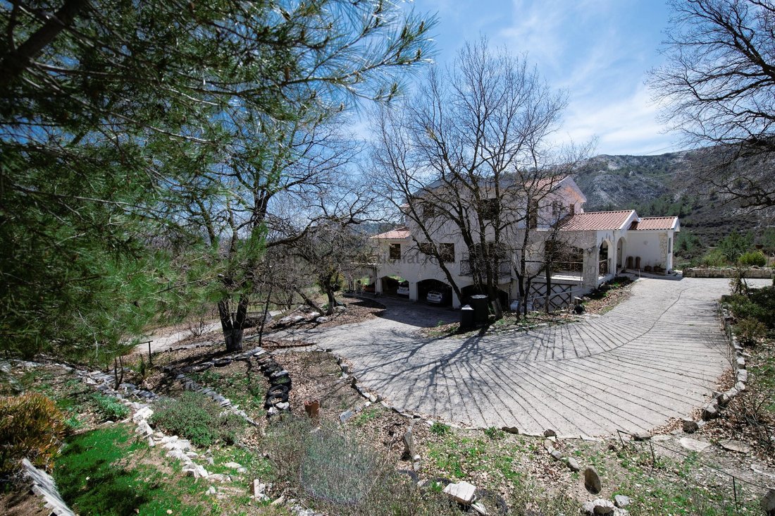 Pera Pedi Detached Villa In Pera Pedi, Limassol, Cyprus For Sale (16712127)