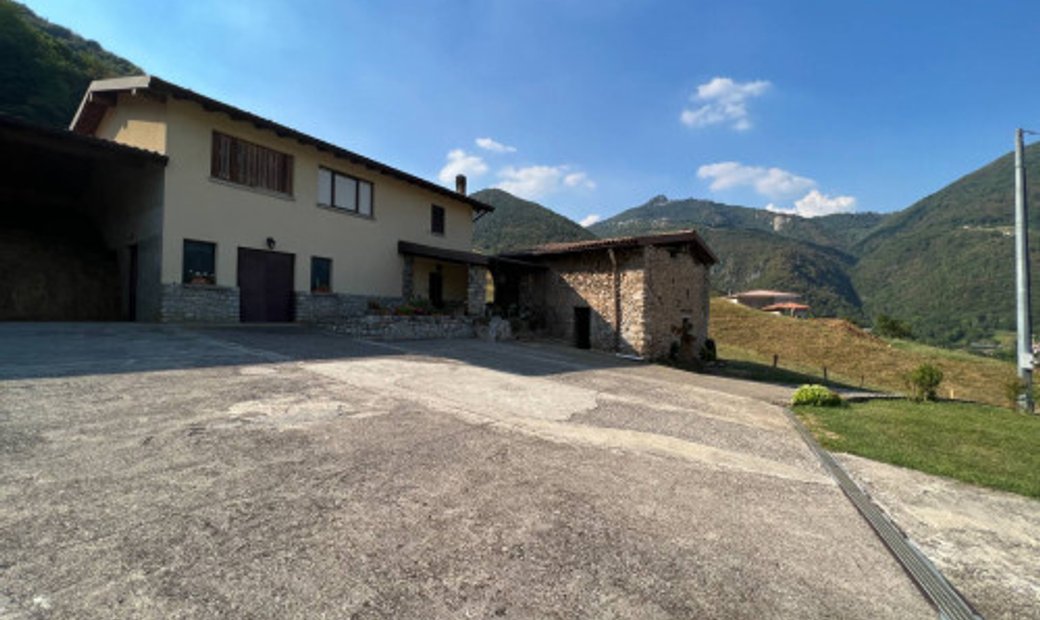 Rustic Property For Sale In Albino In Albino, Lombardy, Italy For Sale ...