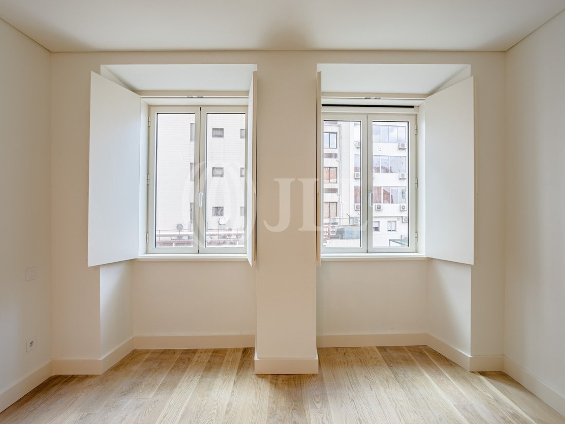 Apartamento De 2 Dormitorios En São Bento 21, En Misericordia, Lisboa ...
