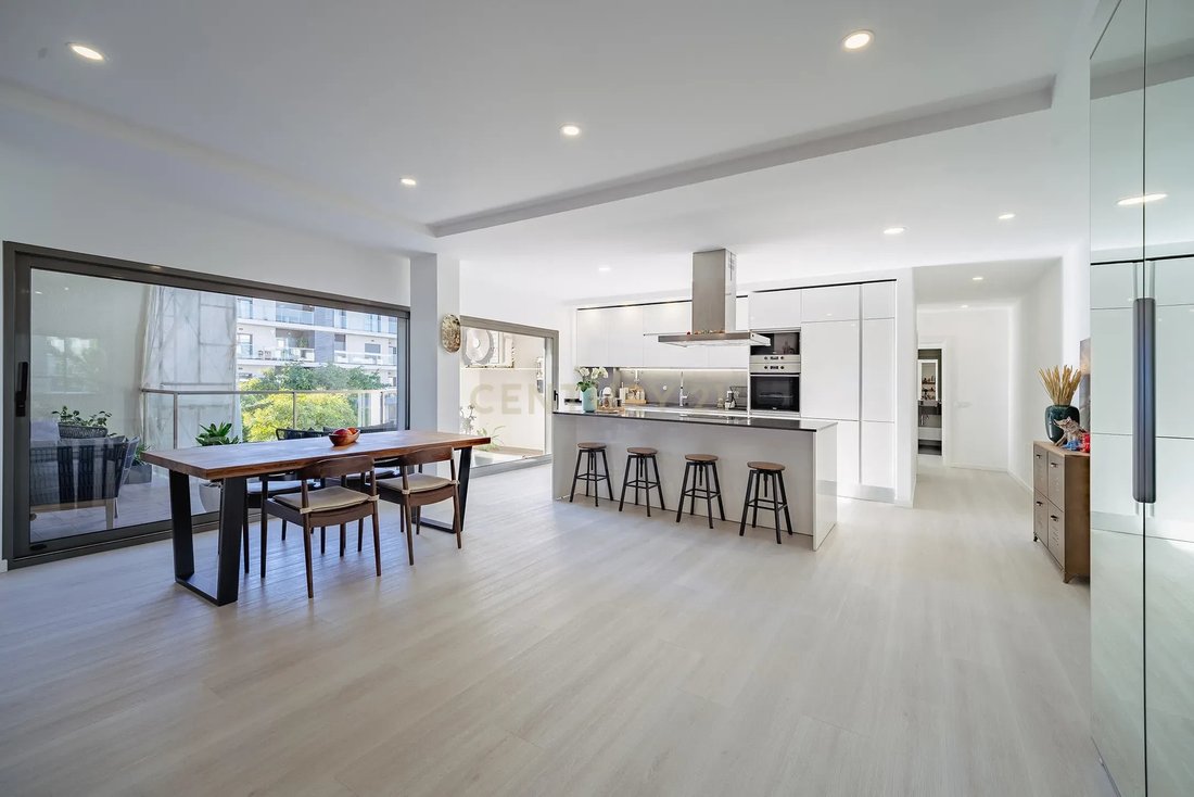 3 Bedroom Apartment With In Charneca De Caparica E Sobreda, Setubal ...