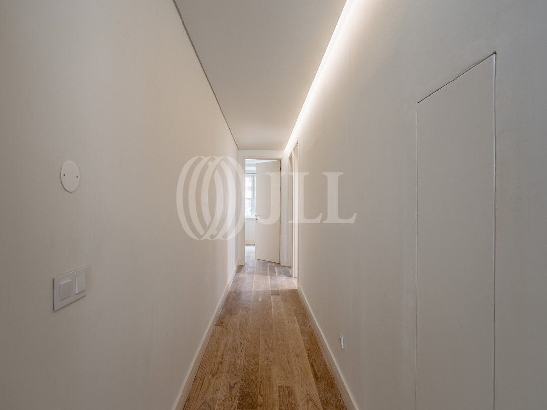 Apartamento De 2 Dormitorios En São Bento 21, En Misericordia, Lisboa ...