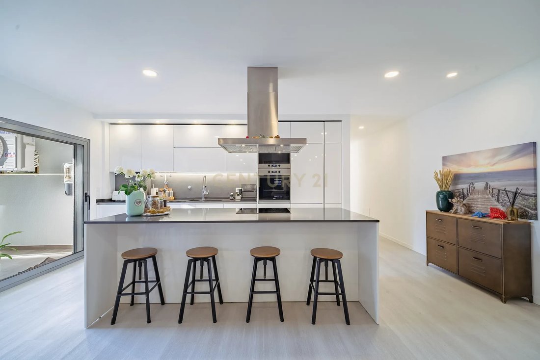 3 Bedroom Apartment With In Charneca De Caparica E Sobreda, Setubal ...