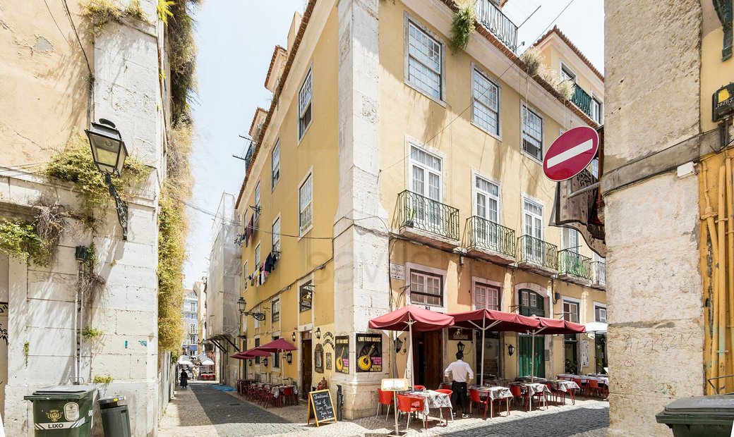 Pombaline Building In Bairro Alto, In The In Misericordia, Lisbon ...