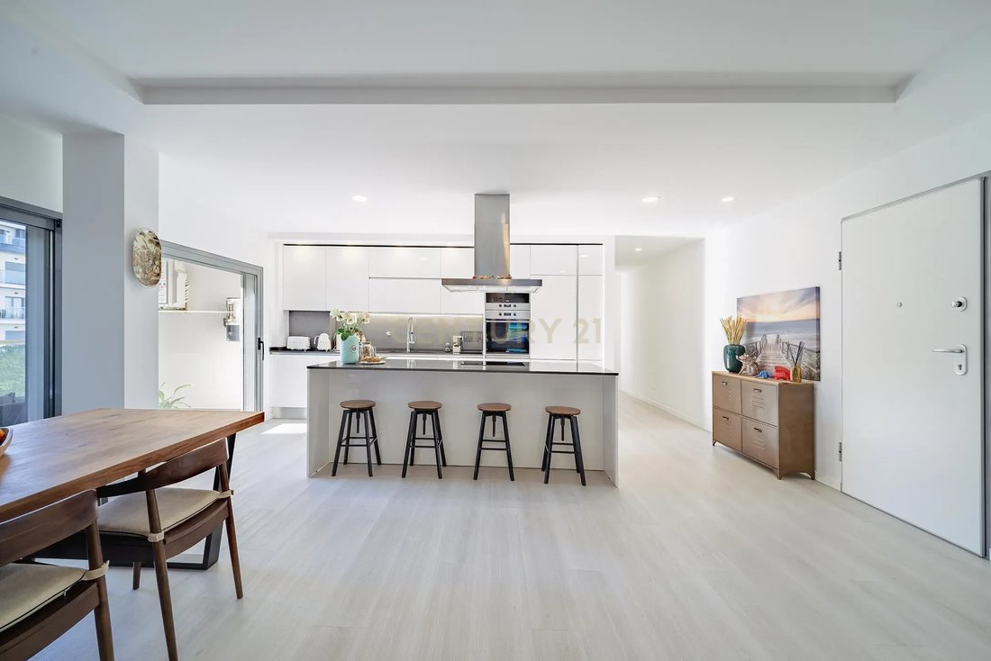 3 Bedroom Apartment With In Charneca De Caparica E Sobreda, Setubal ...