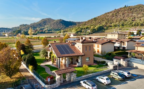 Lujo gran altitud villas en venta en Ronco, Lombardía, Italia ...