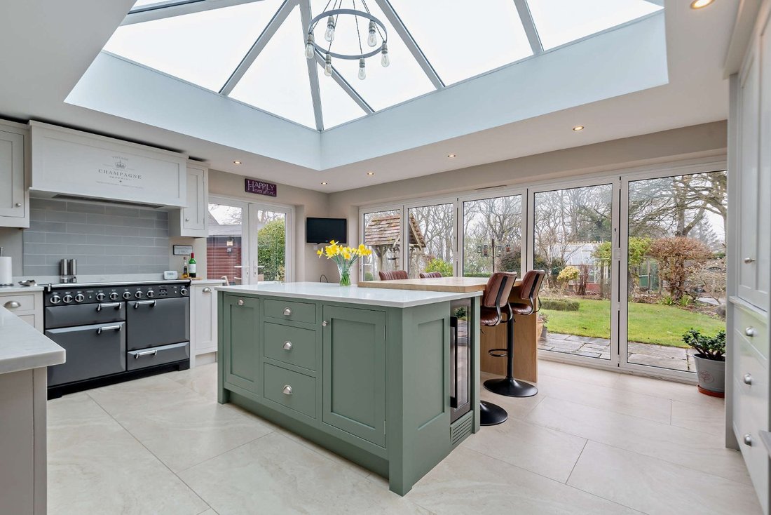 An Attractive Detached Family Home With En Tutts Clump, Inglaterra ...