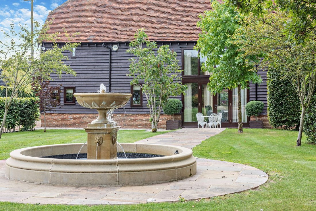 A Magnificent Grade Ii Listed En Chiddingfold, Inglaterra, Reino Unido ...