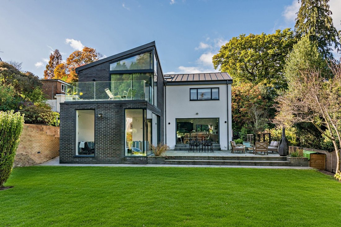 An Impressive Contemporary Home With In Haslemere, England, United ...
