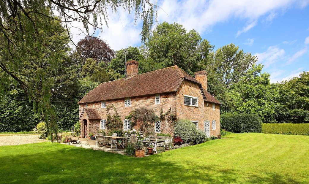 A Charming, Traditional Country Cottage In In Burkham, England, United ...