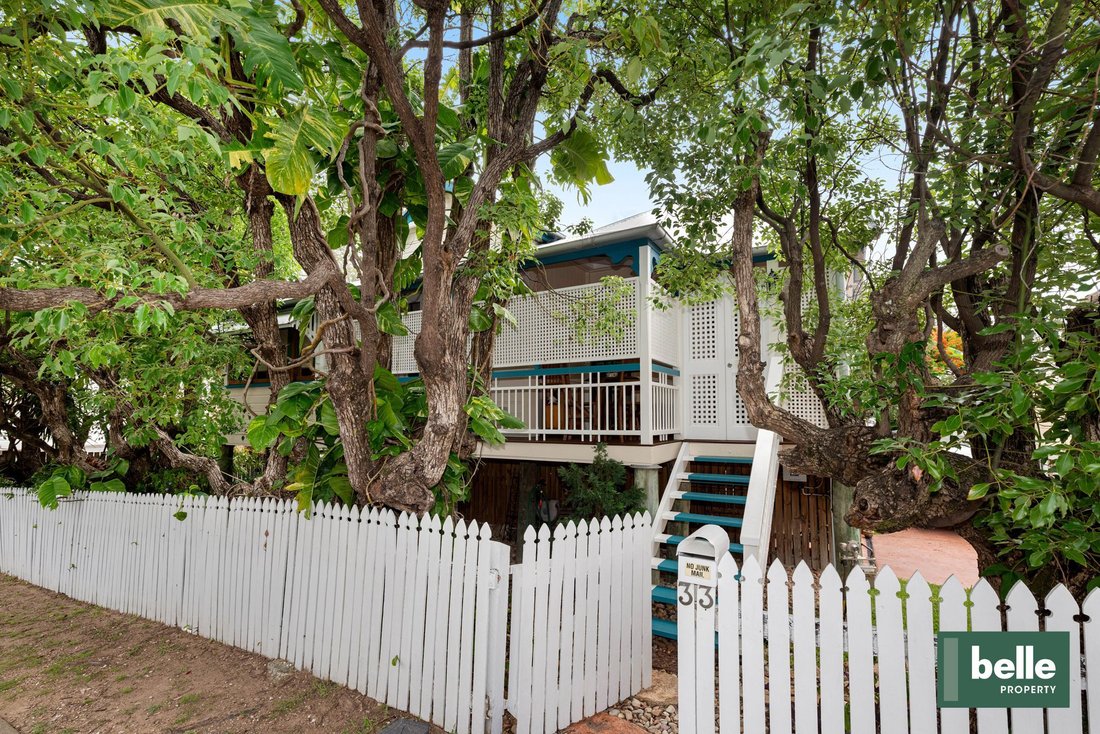 Elegant Queenslander With Timeless In East Brisbane, Queensland ...