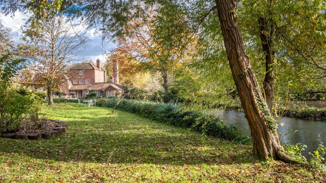 House, Runcton, Chichester, West Sussex In Runcton, England, United ...
