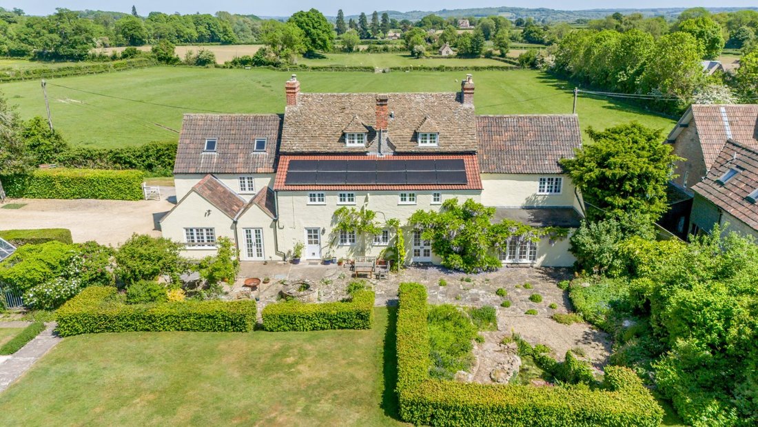 The Grey House Is A Seven Bedroom Family In Chippenham, England, United ...