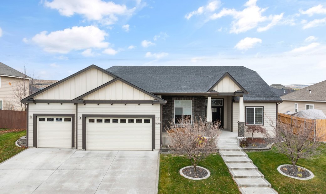 Don Pratt Hat Ein Juwel In Kennewick, Washington, Vereinigte Staaten Zu ...
