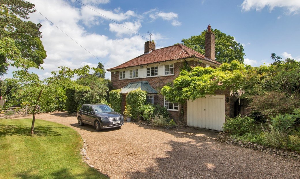 An Impressive Detached Property In A In Brasted Chart, England, United ...