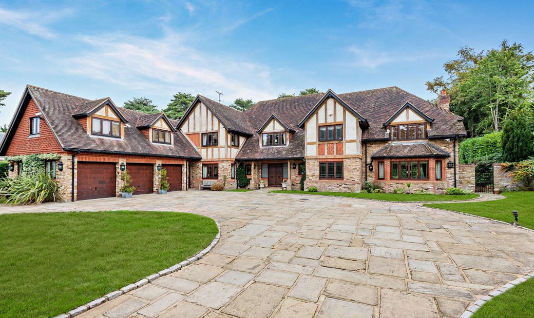 Situated On The Prestigious Keston Park In Orpington, England, United ...