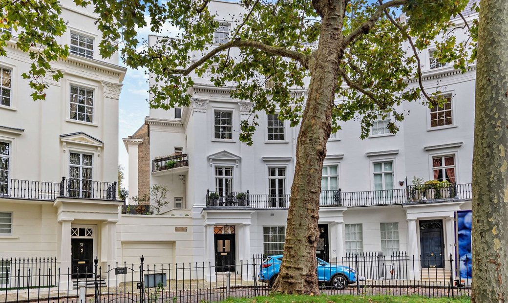 Flat Apartment, Brompton Square, Chelsea, In London, England, United ...