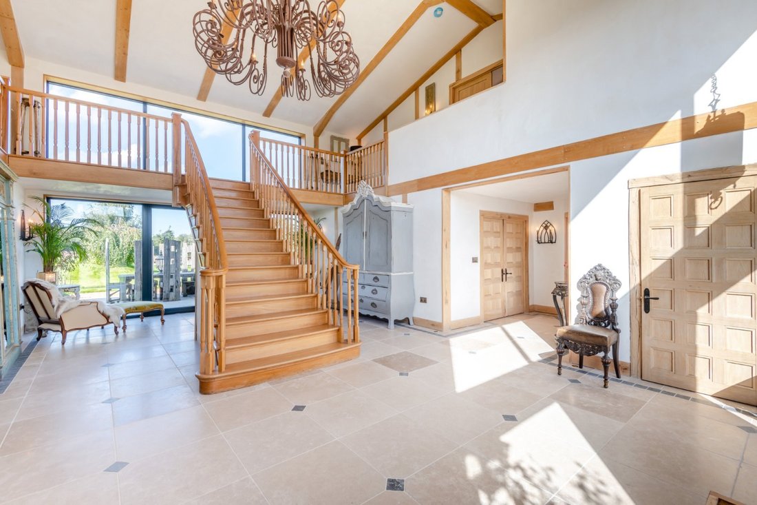 A Substantial New Build Barn, Beautifully En Charing, Inglaterra, Reino ...