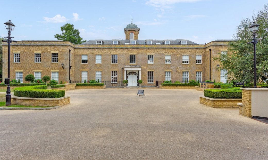 An Exquisite Ground Floor Apartment Set In Ickenham, England, United ...