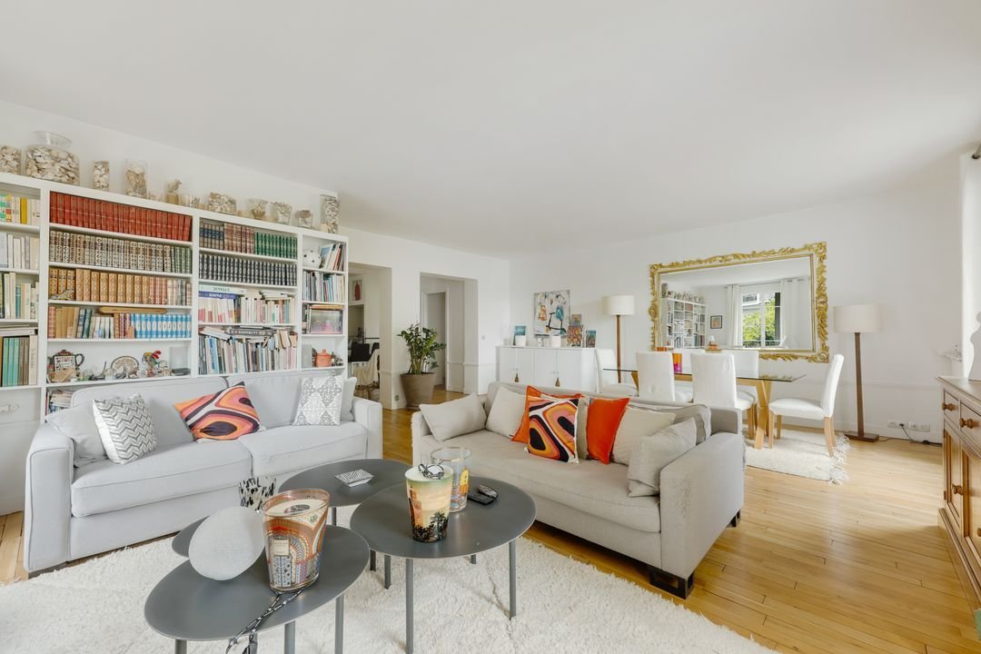 5 Rooms Neuilly Apartment In Neuilly Sur Seine, île De France, France ...