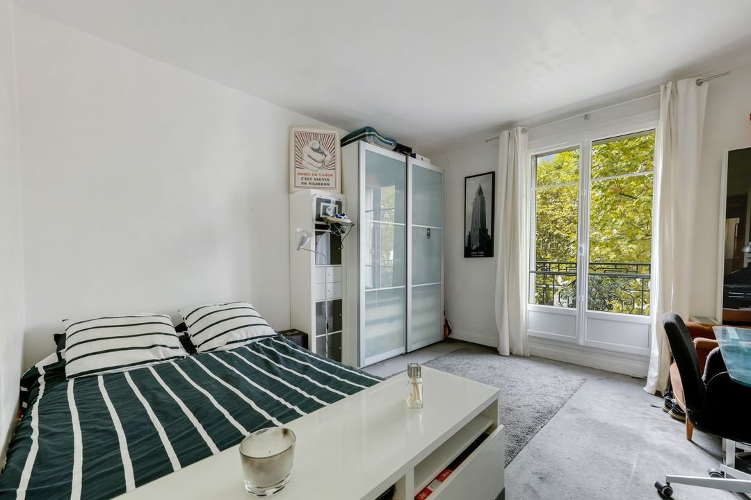 5 Rooms Neuilly Apartment In Neuilly Sur Seine, île De France, France ...
