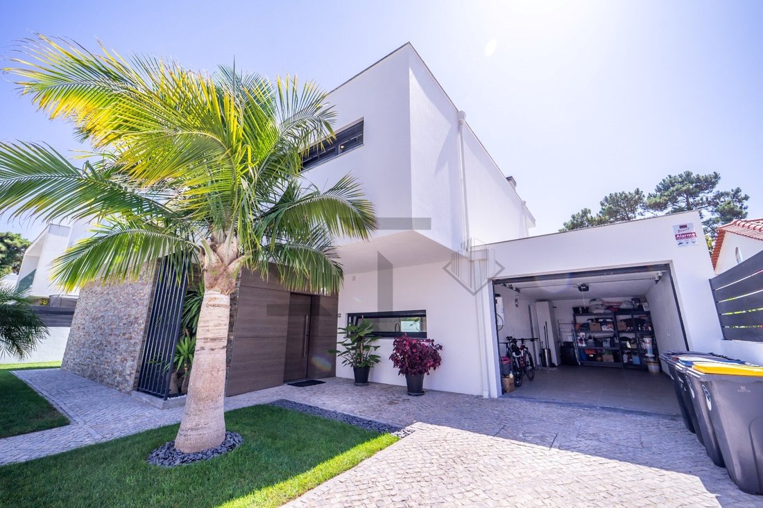 4 Bedroom Smart Home With En Aroeira, Charneca De Caparica Y Sobreda ...