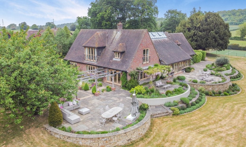 A Distinctive Country Residence With A In Lilley, England, United ...