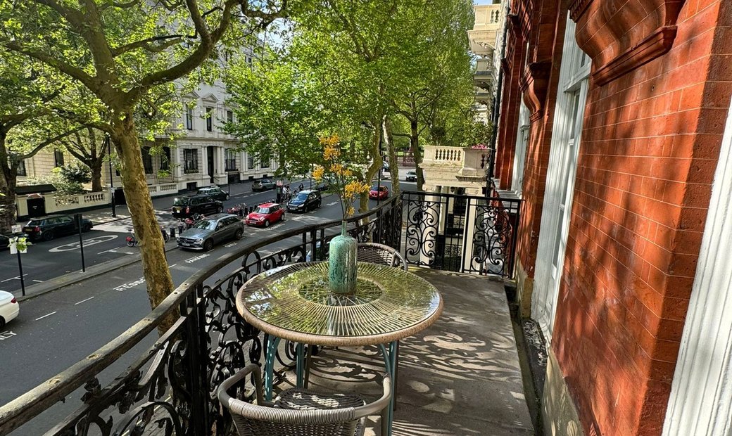 Queen's Gate In London, England, United Kingdom For Sale (16735132)