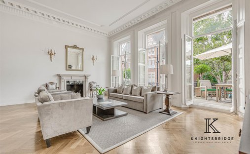 Luxury homes with terrace for sale in Chelsea, London, England, United ...