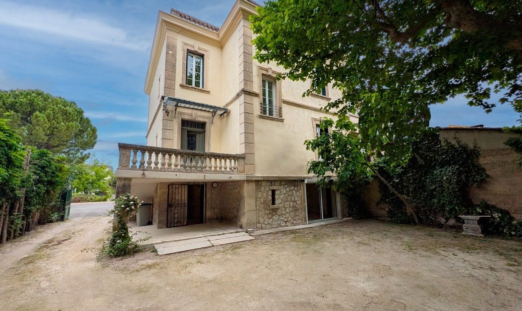 Le Thor Bourgeoise In Le Thor, Provence Alpes Côte D'azur, France For ...