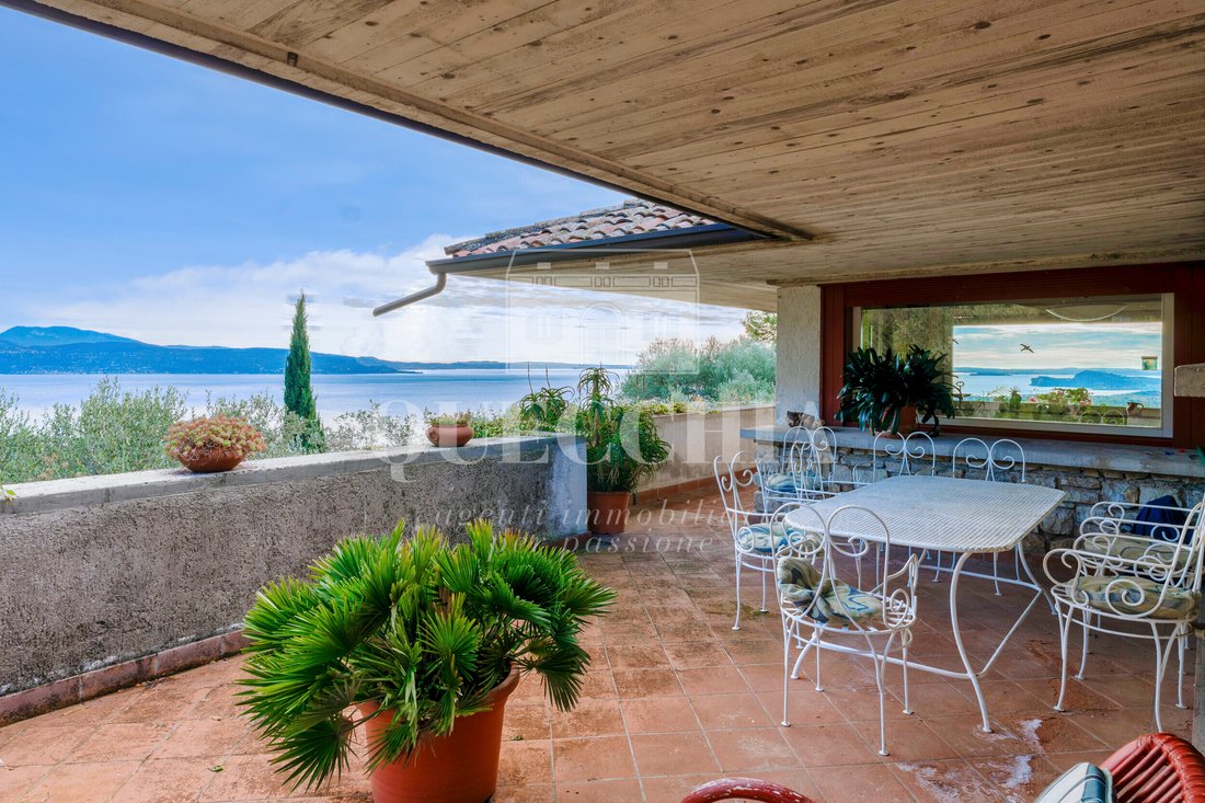 Villa Indépendante — Gardone Riviera Dans Gardone Riviera, Lombardie ...