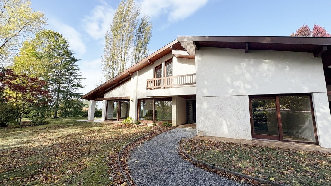 Villa D'architecte De Type T8 De 226 M2 Dans Dax, Nouvelle Aquitaine ...