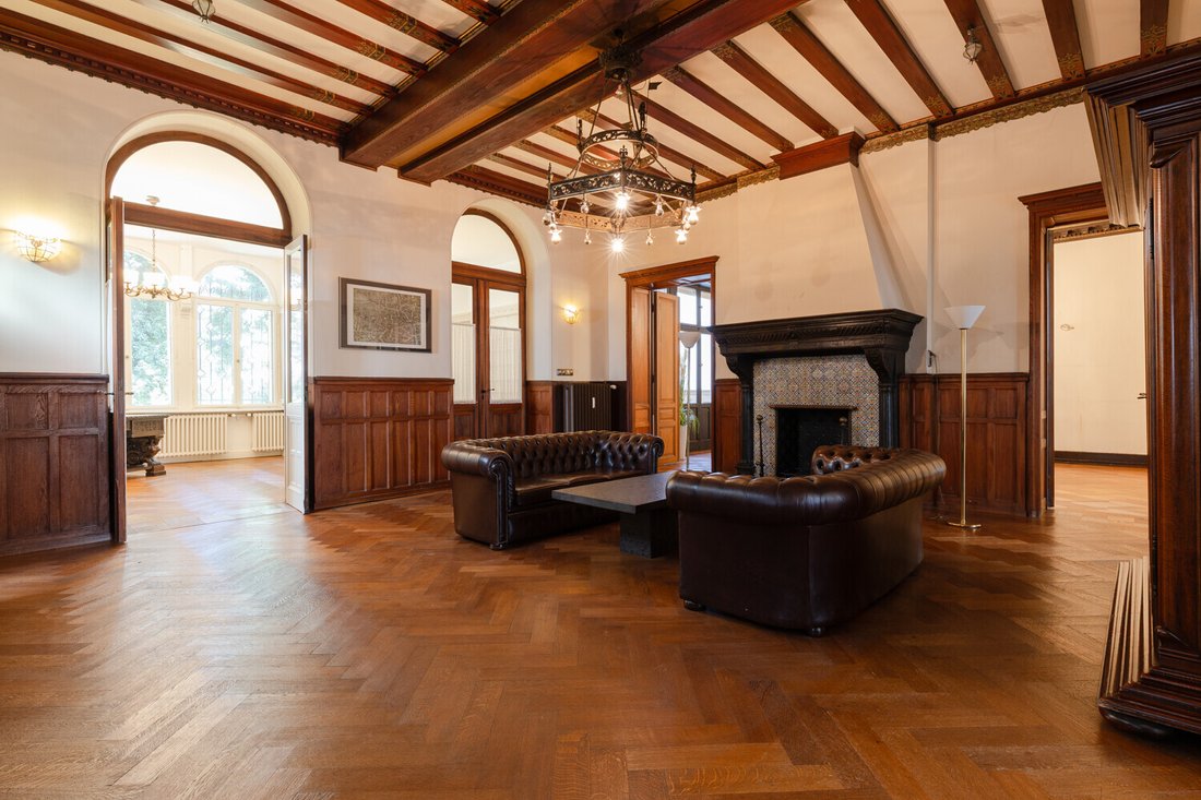 Historic Gem With Classic Elegance And In Frankfurt Am Main, Hessen ...