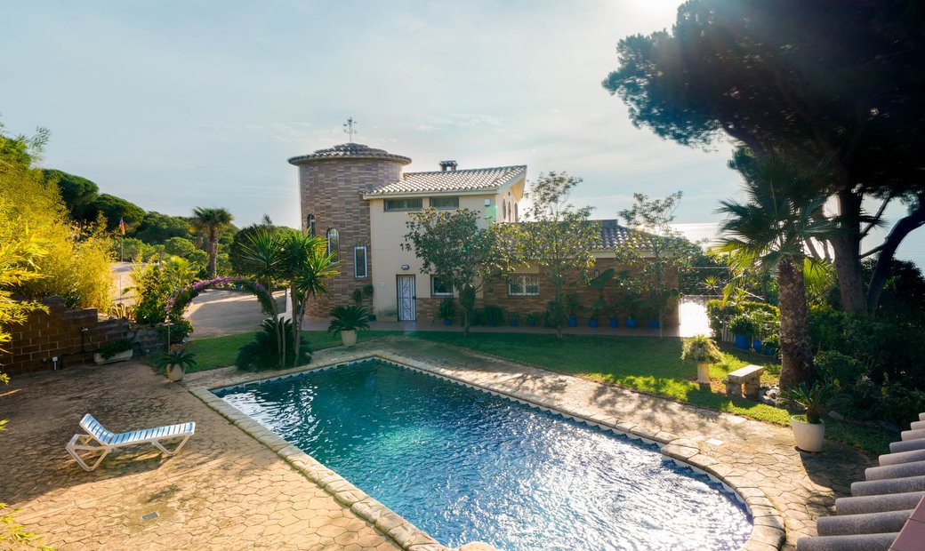 Luxury Villa In Sant Pol De Mar, Coast Of In Sant Pol De Mar, Catalonia, Spain For Sale (16745758)