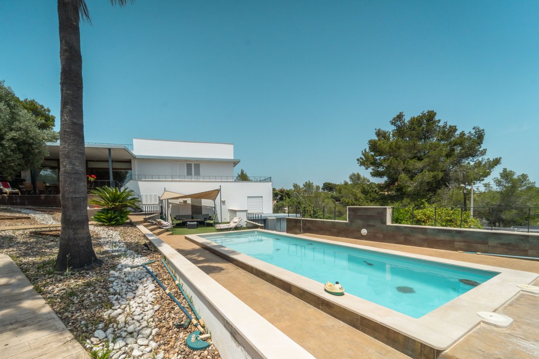 Villa Dans Les Montagnes De Gênes Avec Vue Dans Gènova, Palma, îles ...