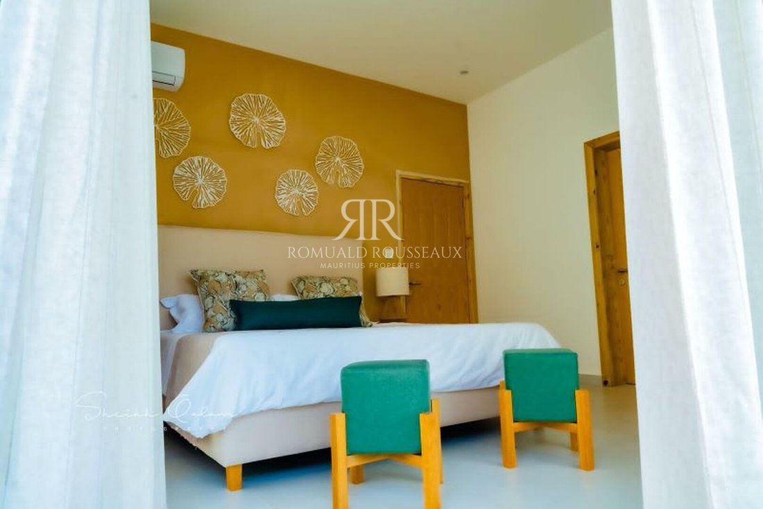 Villa With Pool In Pereybere 283m² Living Space Close To Shops In ...