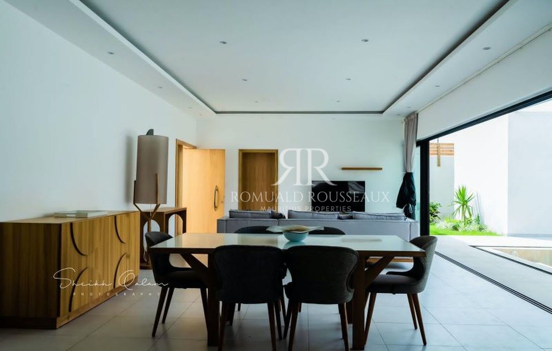 Villa With Pool In Pereybere 283m² Living Space Close To Shops In ...