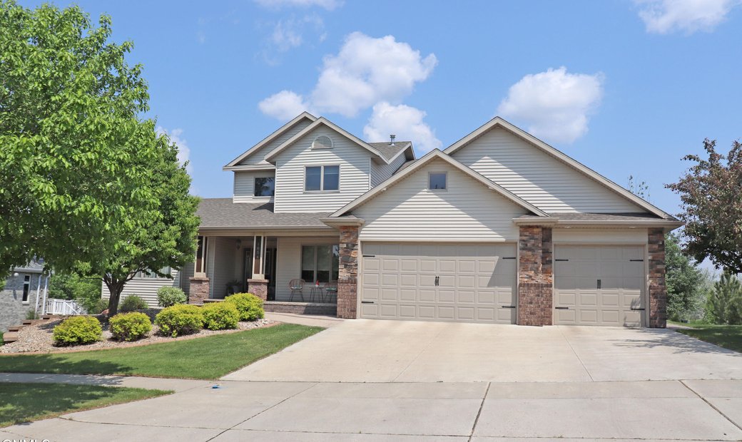 5 Bedrooms Single Family Detached In Bismarck, North Dakota, United ...