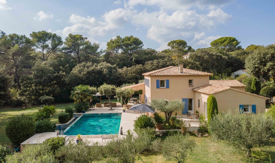Modern Provençal House With In Le Tholonet, Provence Alpes Côte D'azur ...
