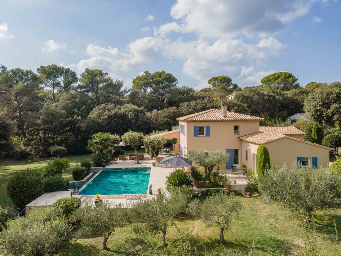 Maison Provençale Moderne Dans Le Tholonet, Provence Alpes Côte D'azur ...