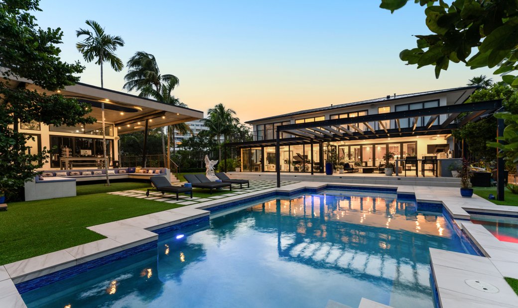 795 Lakeview Dr, Miami Beach, Fl, 33140 In Miami Beach, Florida, United ...