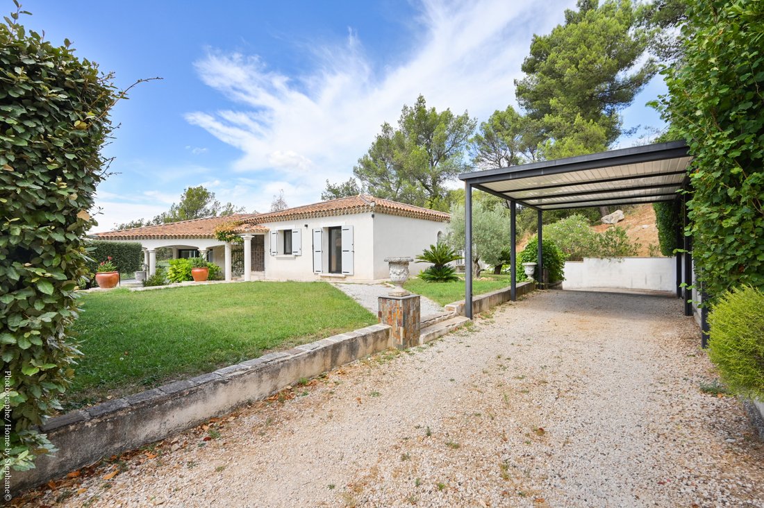 Single Story House With Pool En évenos, Provenza Alpes Costa Azul ...