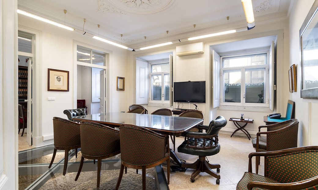 Pombaline Ground Floor With 229 M² And 81 M² In Santo Antonio, Lisbon ...