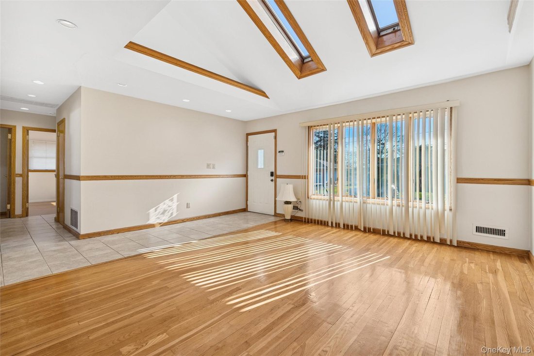 7 Joyce Lane Commack, New York In Commack, New York, United States For ...
