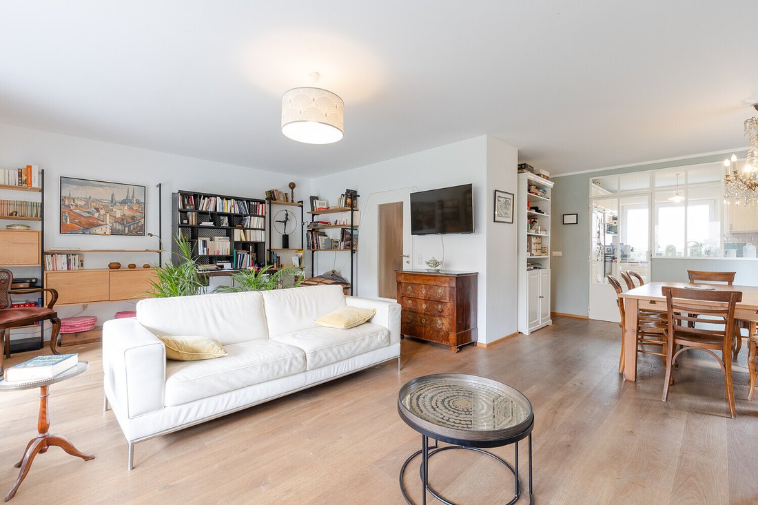 Elegant Corner Home With Refined Modern In Frankfurt Am Main, Hessen ...