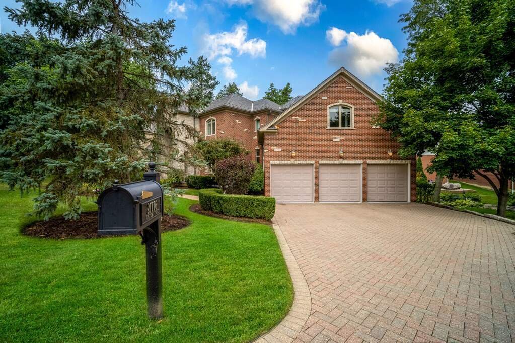 Refined Brick Estate With Timeless In Mundelein, Illinois, United ...