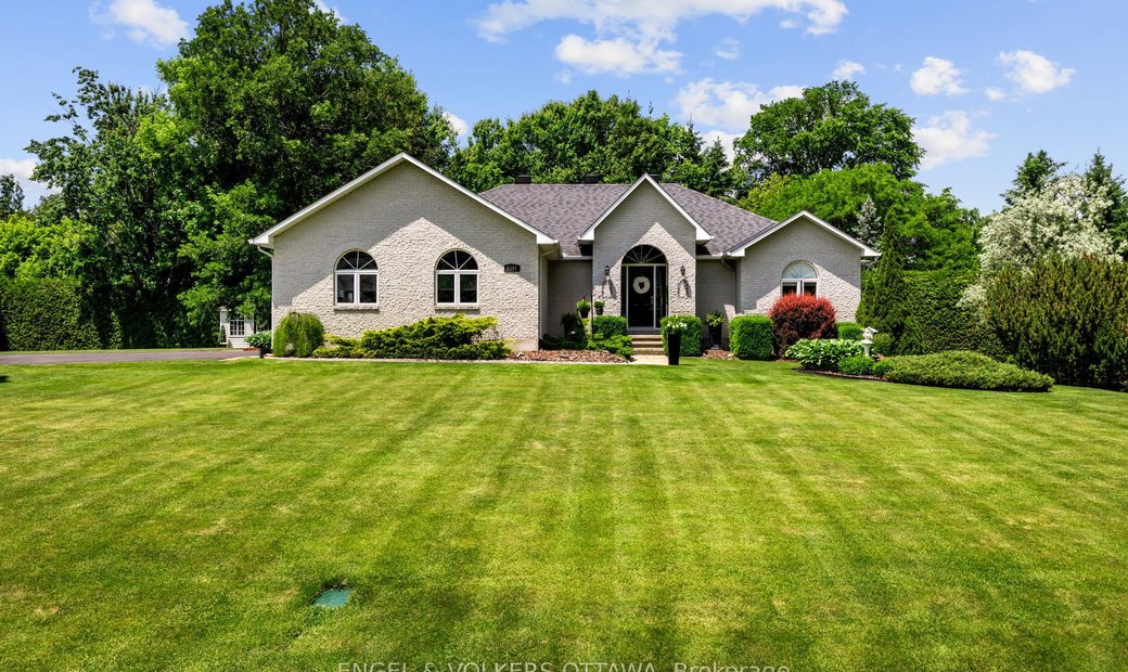 Luxurious Living On A Peaceful, Treed Corner Lot In In Ottawa, Ontario ...