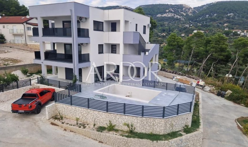 House Banjol, Rab, 395m2 In Banjol, Primorje Gorski Kotar County ...