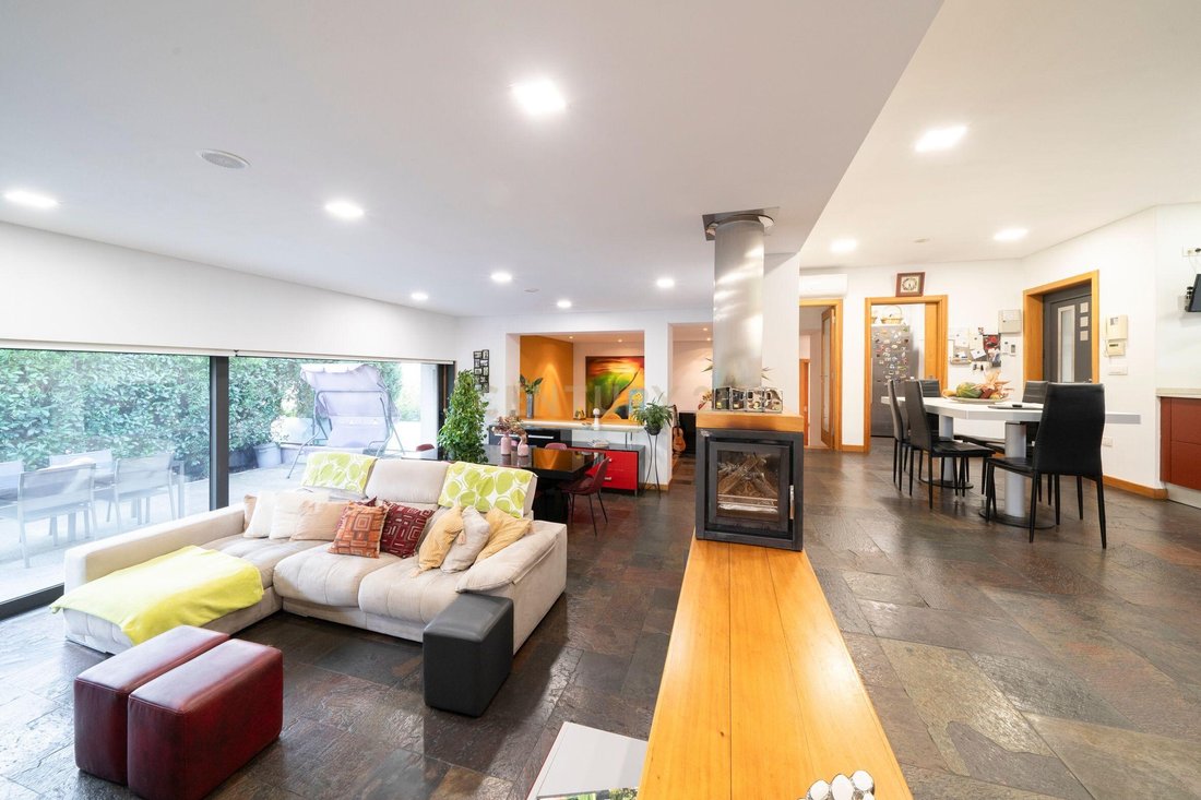 Dans Oliveira De Azemeis, Santiago De Riba Ul, Ul, Macinhata Da Seixa E ...