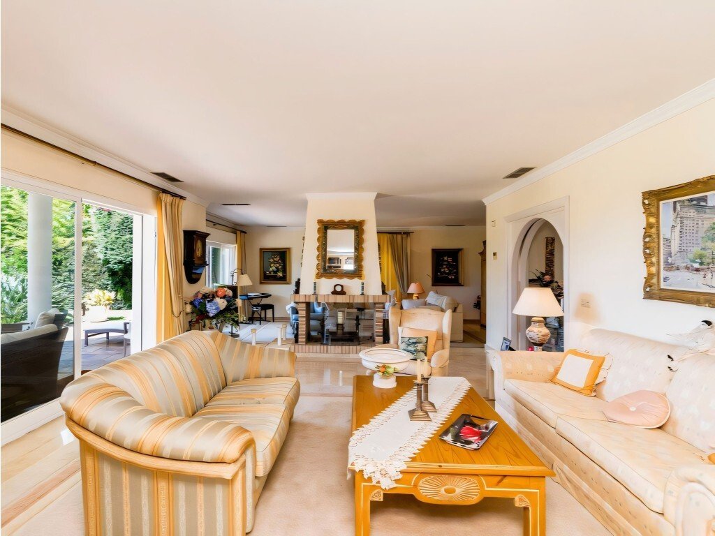 4 Bedroom Beachfront In Puerto De Cabopino, Elviria Cabopino, Marbella ...