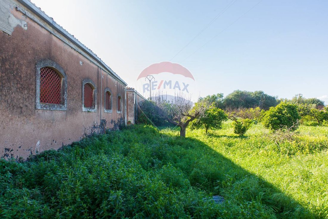 Cascina/Casale In Vendita A Catania, Zona In Catania, Sicilia, Italia ...